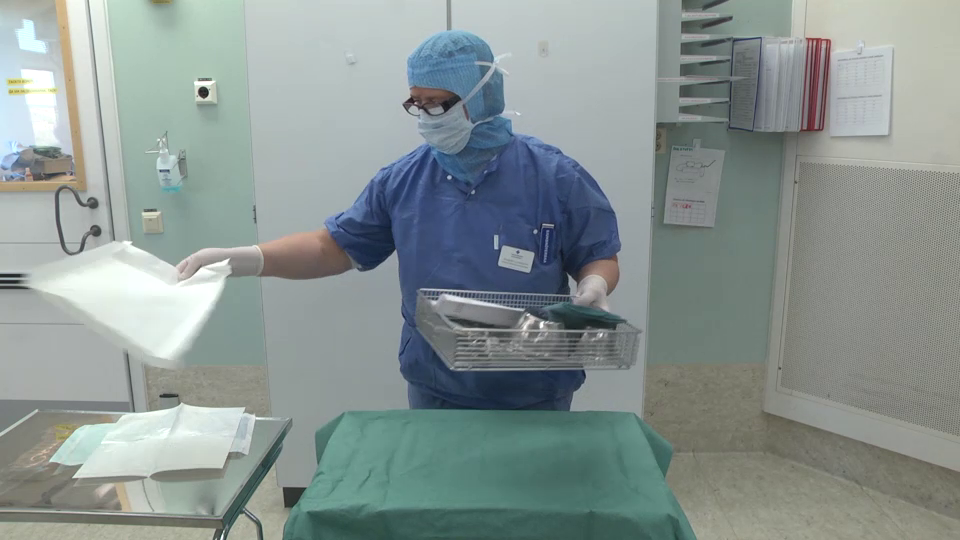 Uppdukning av sterilt galler - Medfarm Play - Uppsala universitet